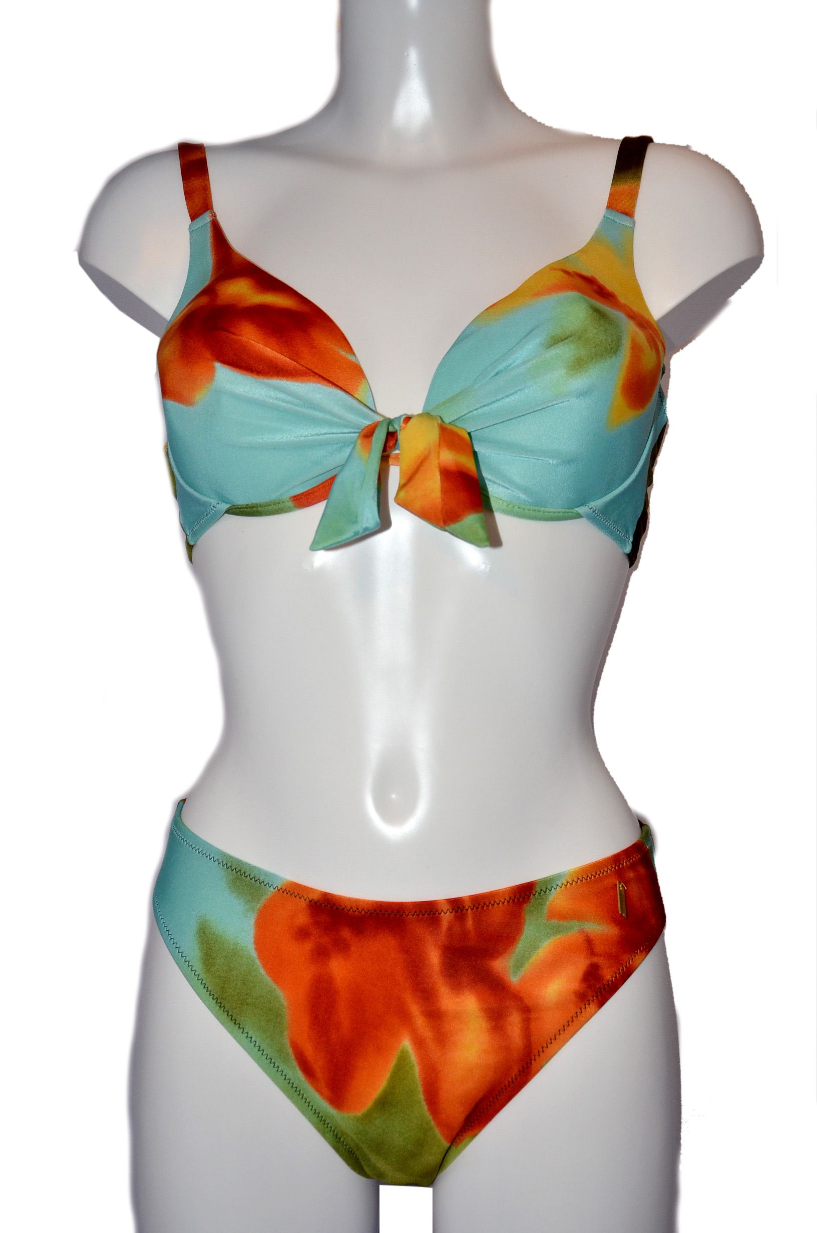 Barbara wired bikini softcups D